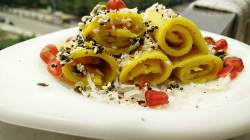 Authentic Gujarati Khandvi Recipe: Soft, Silky Rolls Recipe